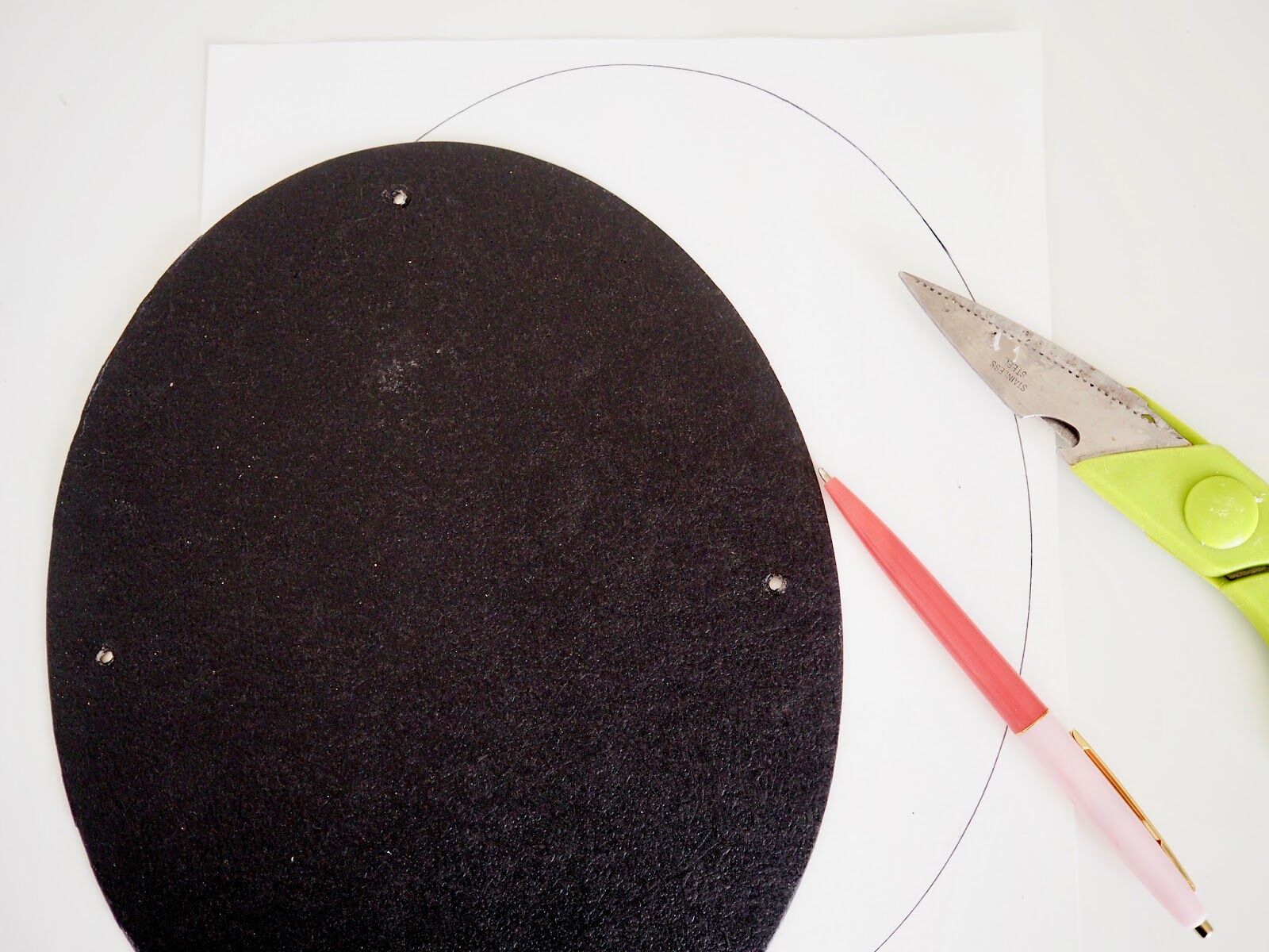 How to make a Press for champagne sign - Dainty Dress Diaries