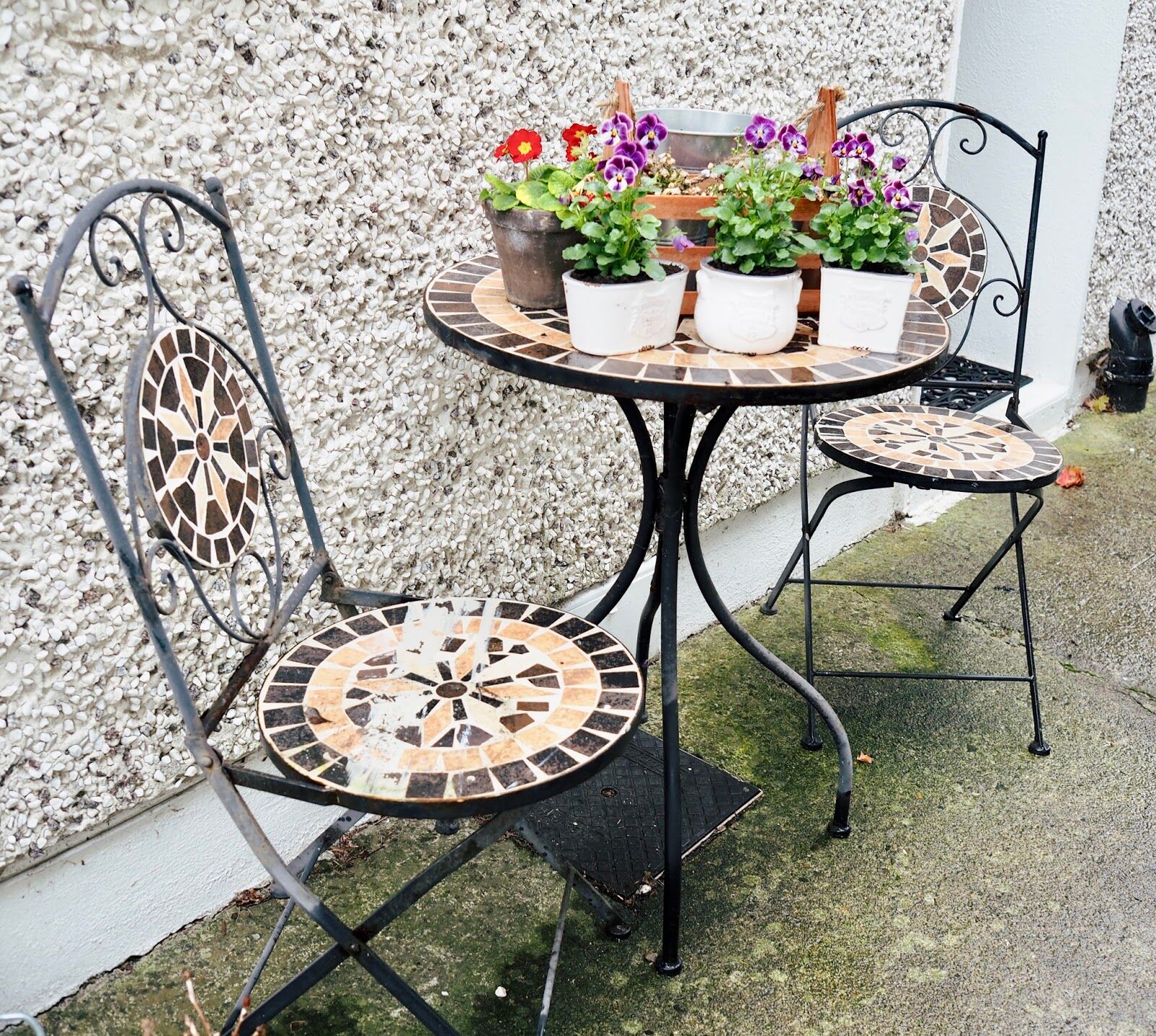 Upcycling metal garden furniture store