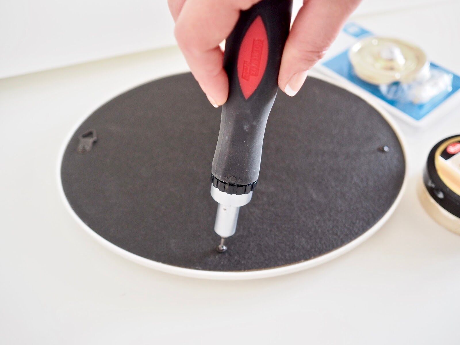 How to make a Press for champagne sign - Dainty Dress Diaries