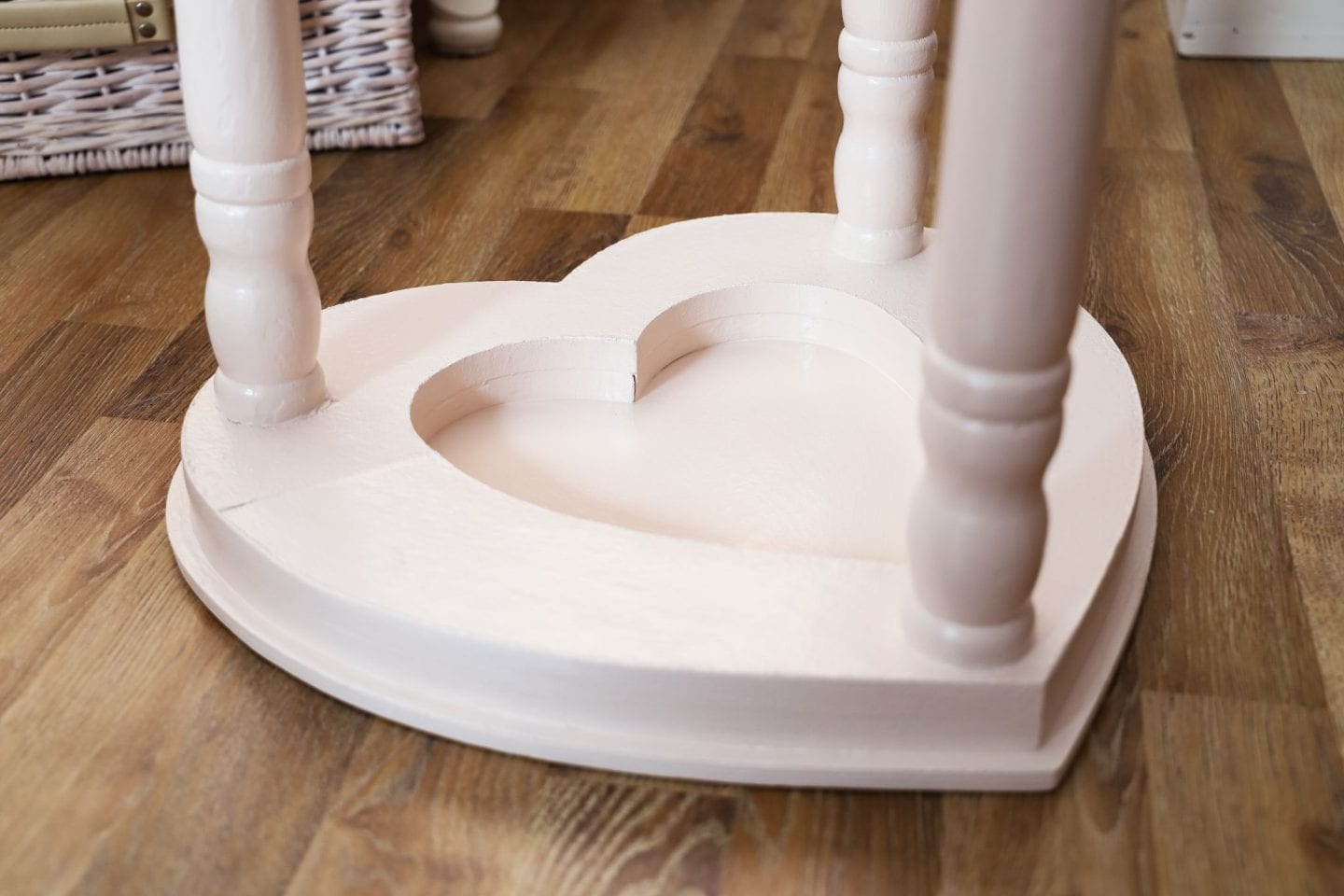 Mouldy Love Heart Table Makeover - Dainty Dress Diaries