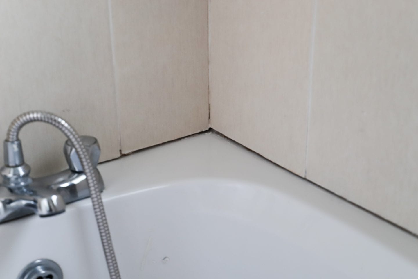How to reseal a bathtub or shower tray? - Dainty Dress Diaries