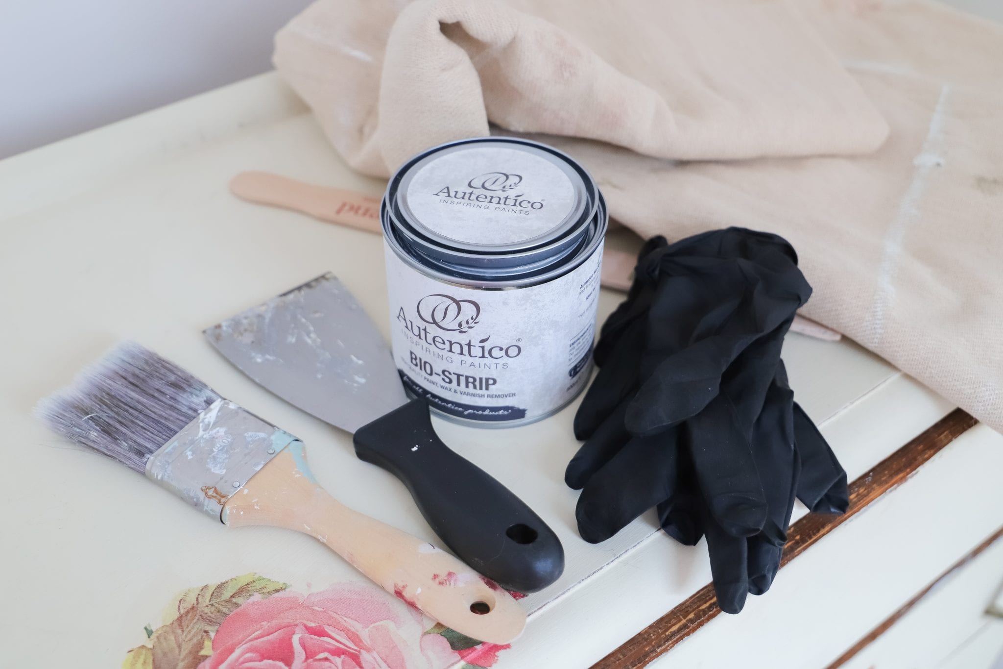 How To Effortlessly Remove Chalk Paint - Dainty Dress Diaries