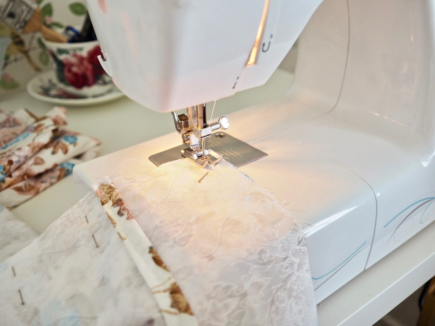 Common Sewing Machine Problems & How To Fix Them - Dainty Dress Diaries